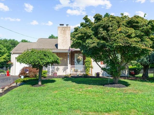 4004 Hulmeville Rd, Bensalem, PA 19020