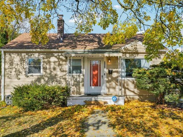 4004 W Congress St, Milwaukee, WI 53209
