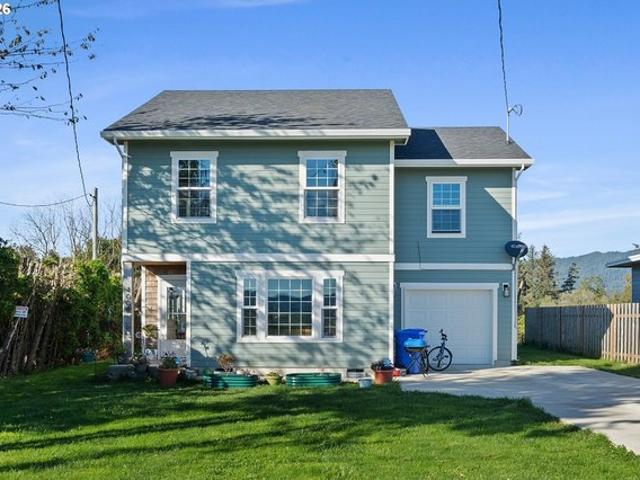 4004 12th St, Tillamook, OR 97141