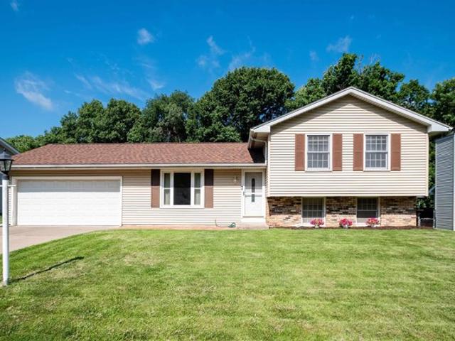 4005 N Marbleway Dr, Peoria, IL 61615