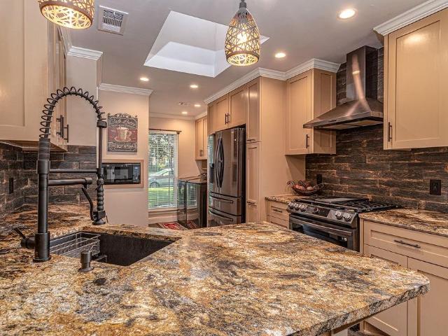 4005 Hatherly Drive