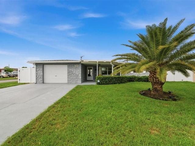 4005 Ironware Dr, Holiday, FL 34691