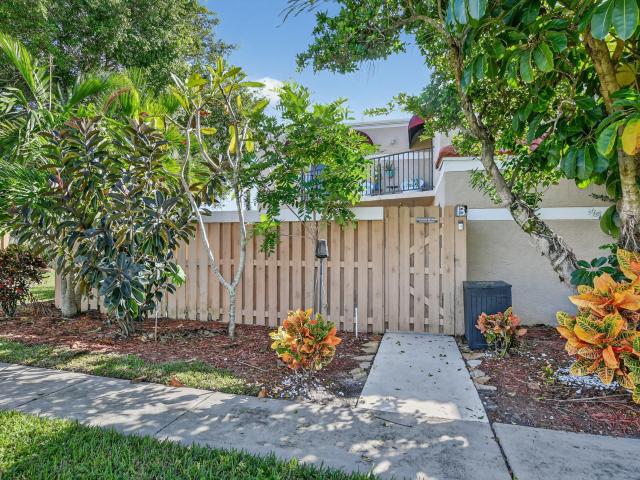 4005 Village Dr, Unit B, Delray Beach, FL 33445 | MLS #R11159