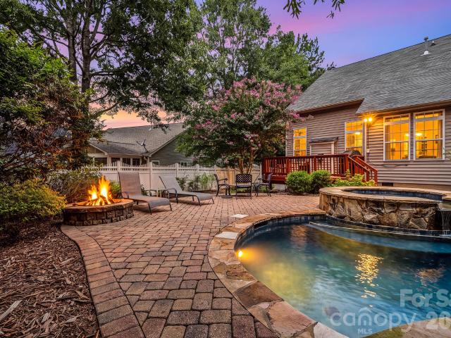 4006 Hickory View Drive