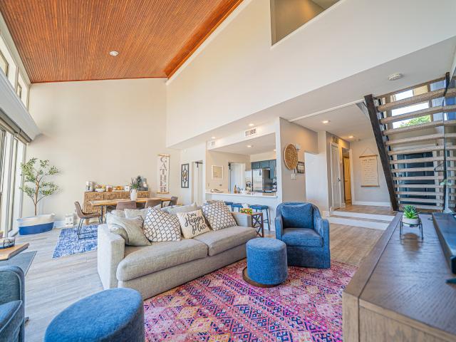 4006 Knollcrest Drive