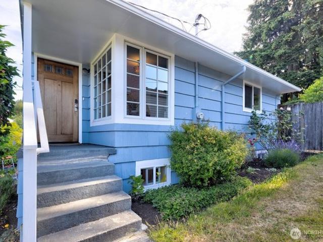 4006 32nd Ave W, Seattle, WA 98199