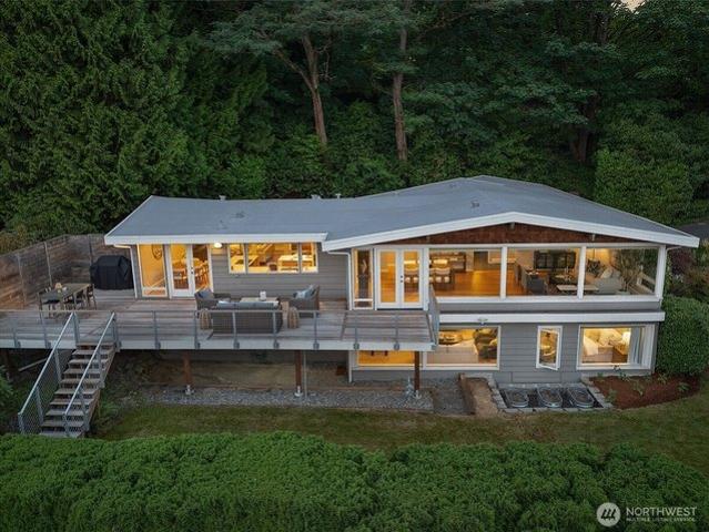 4007 NE 161st St, Lake Forest Park, WA 98155