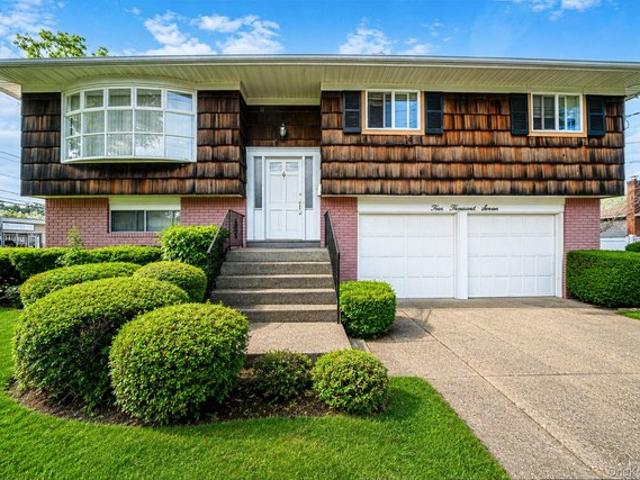 4007 Clark St, Seaford, NY 11783