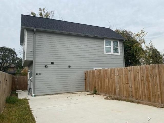 4007 King St, Houston, TX 77026