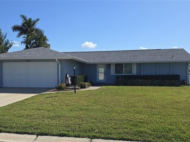 4007 Royal Palm Dr, Bradenton, FL 34210