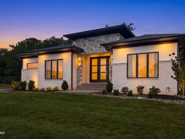4007 Thomas Farm Dr, Louisville, KY 40299