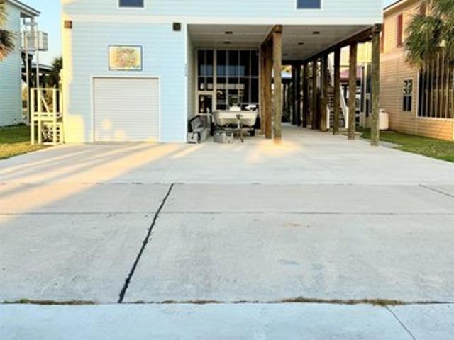4008 Carly Ln, Grand Isle, LA 70358