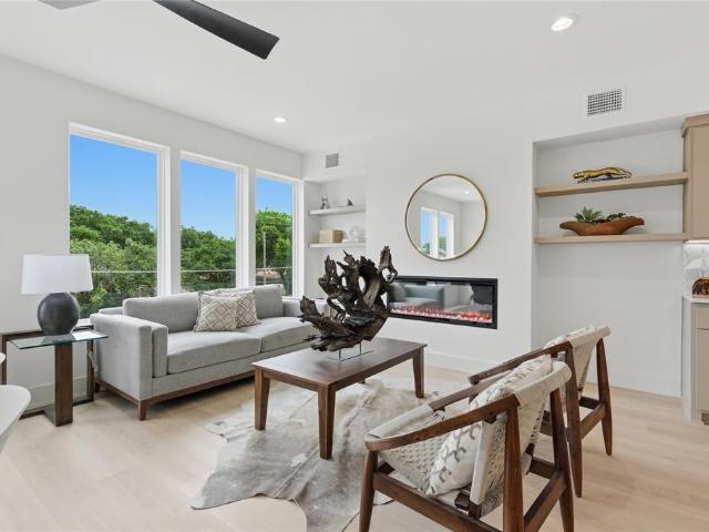 4009 Finis Lane