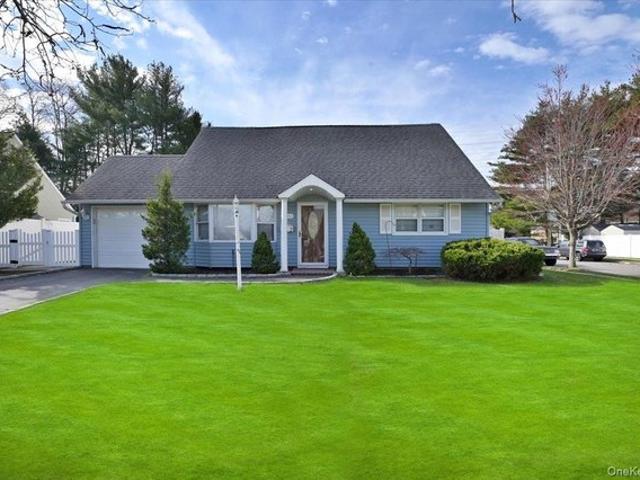 4000 Avoca Ave, Bethpage, NY 11714