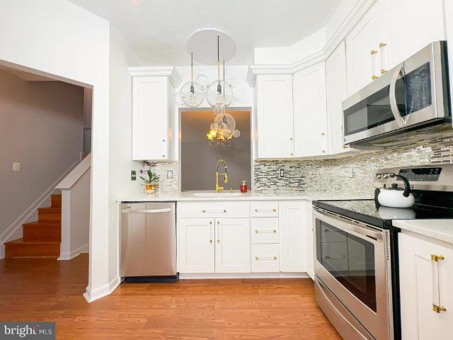 4000 Eastview Court