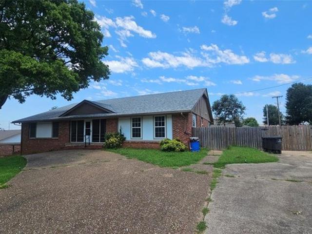 4000 Lakeview Dr, Bartlesville, OK 74006