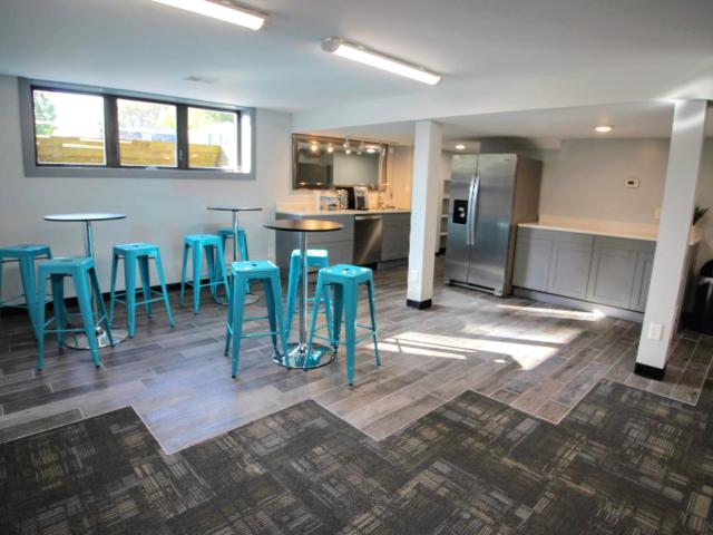 4000 Portage Street # 201