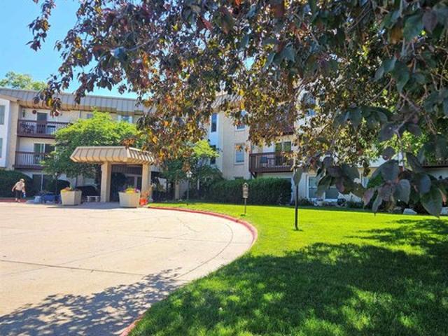 4000 S 56th St Apt 249B, Lincoln, NE 68506