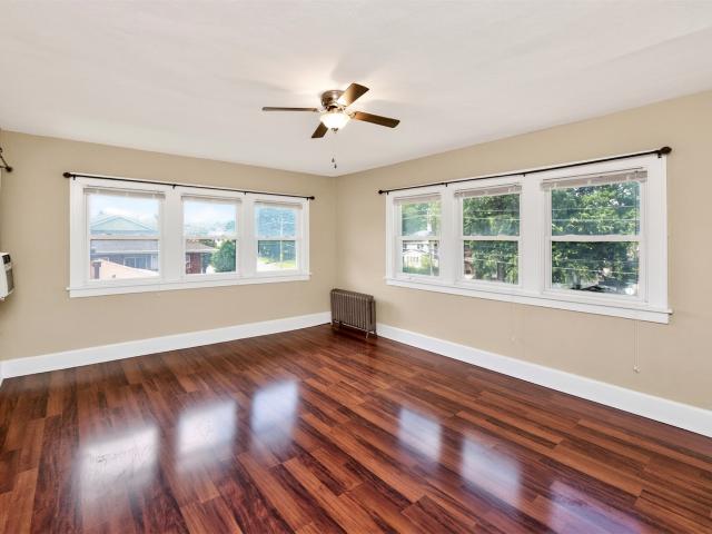 4000 University Avenue 6