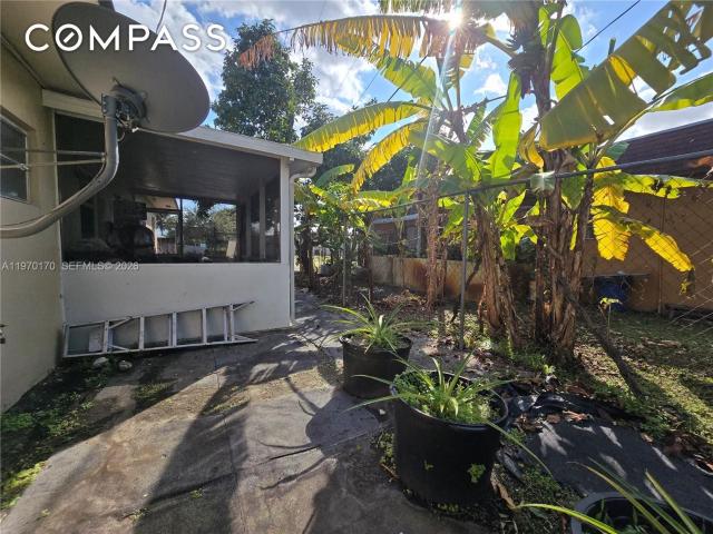 4001 NW 31st Ave, Lauderdale Lakes, FL