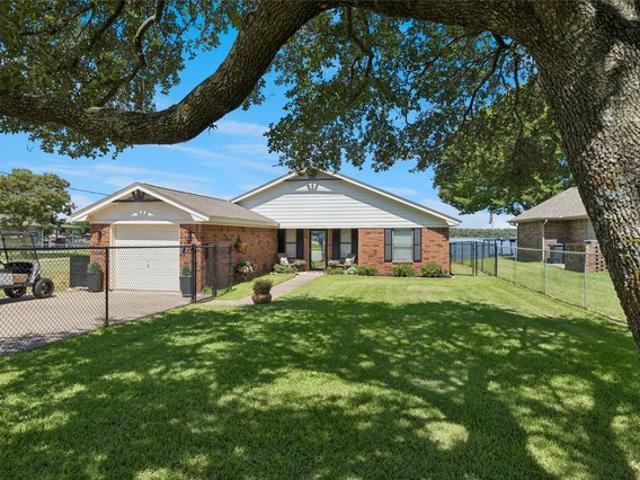4001 Apache Trail Ct, Granbury, TX 76048