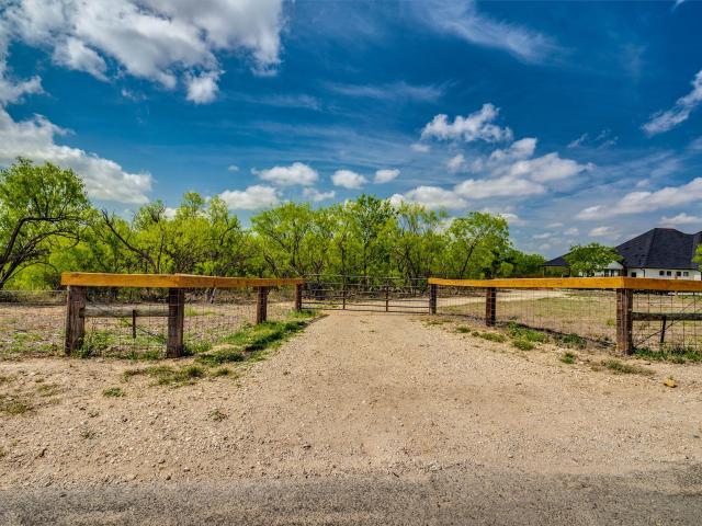 4001 Barth Rd, Lockhart, TX 78644 | MLS #6108