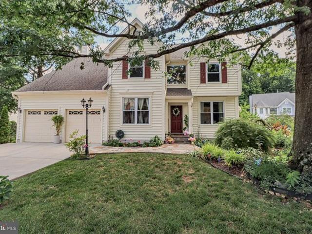 4001 Crestar Ct, Fairfax, VA 22032