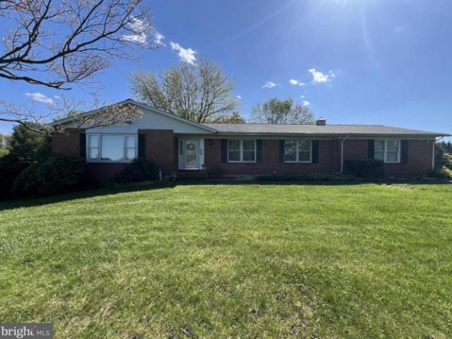 4001 Iroquois Dr, Westminster, MD 21157