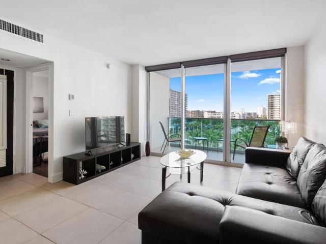 4001 S Ocean Dr #8E, Hollywood, US, FL