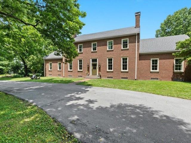 4001 Shannon Run Rd, Versailles, KY 40383