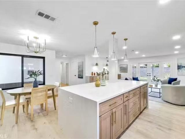 4001 W KENT AVE, SANTA ANA, CA 92704 Single Family Residence F.