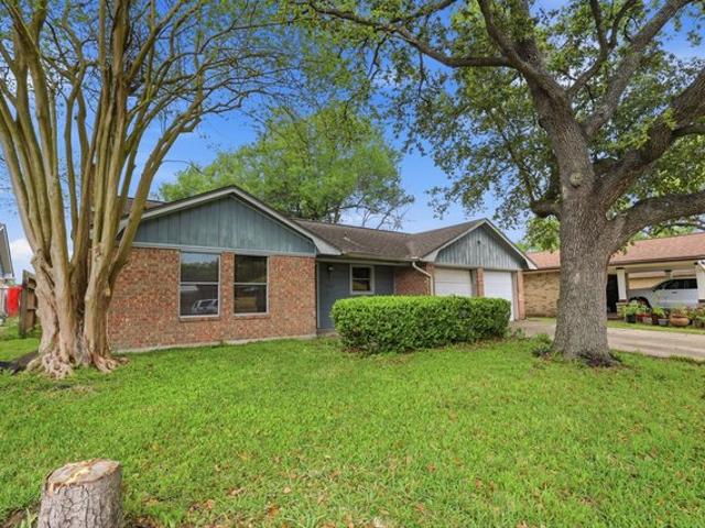 4002 Montego Dr, Baytown, TX 77521