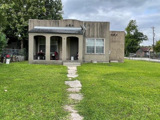 4002 Beggs St, Houston, TX 77009