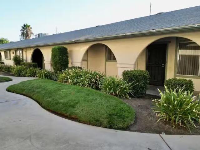 4002 Dakota Avenue E, Fresno, CA 93726 658794565
