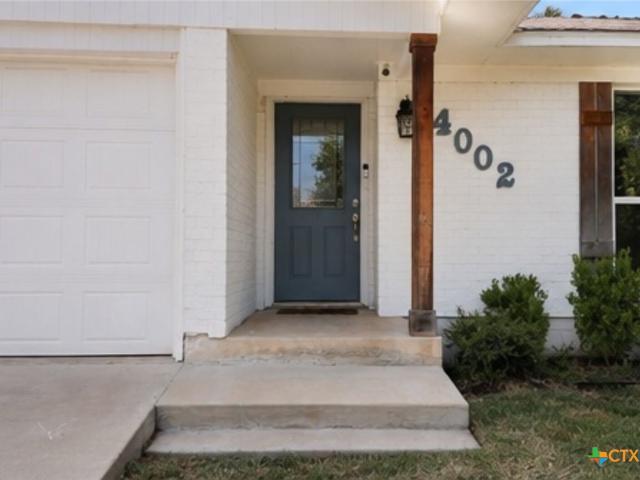 4002 Deer Trail