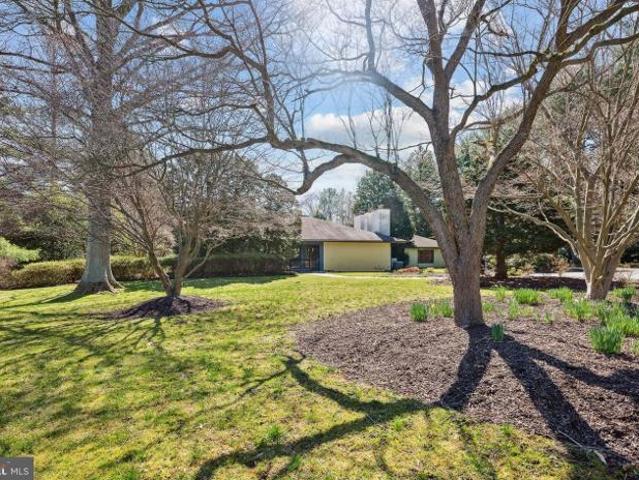4002 Springfield Ln, Wilmington, DE 19807