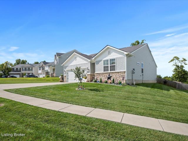 4002 White Pine Ln