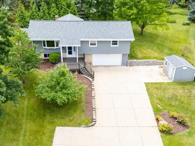 4003 Margolis Dr, West Bend, WI 53095