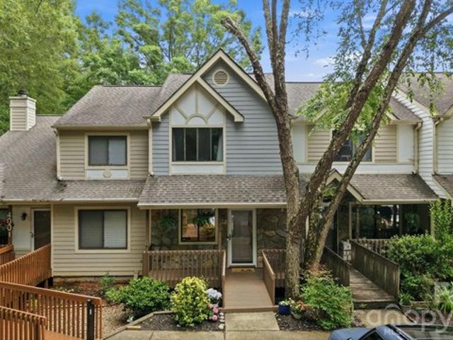 4003 N Course Dr, Charlotte, NC 28277