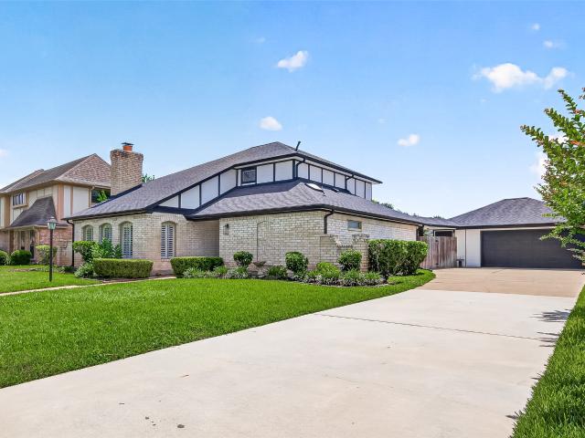 4003 W Valley Drive