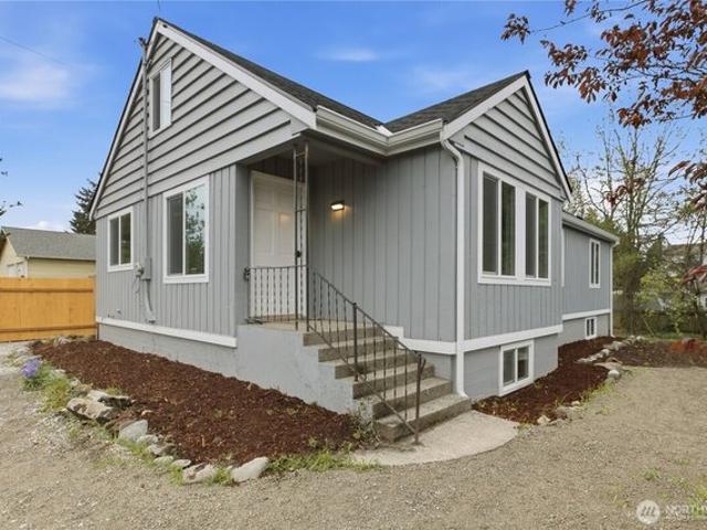 400 1/ Avenue Ct, Milton, WA 98354