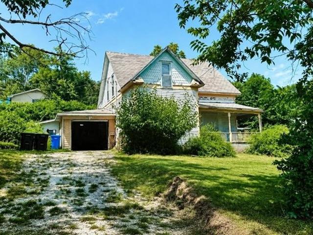 400 1st St, Anderson, MO 64831