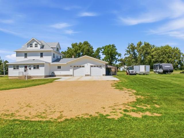 400 2nd St S, Brandt, SD 57218