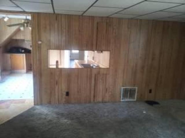 $400 / 2br 2bdr apt W Utica 590 W Utica
