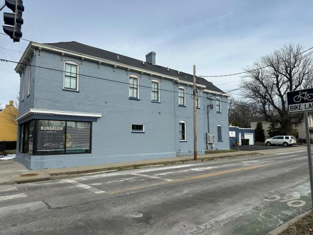 400 402 N Limestone
