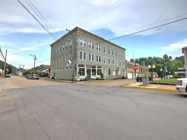 400 4th St, Sutton, WV 26601