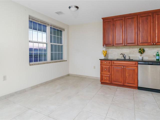 400 Carney Street 608