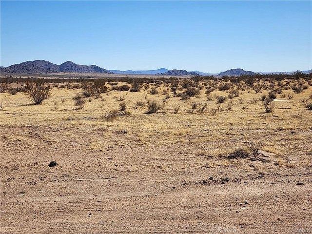 400 Cascadian Ave, Lucerne Valley, CA 92356