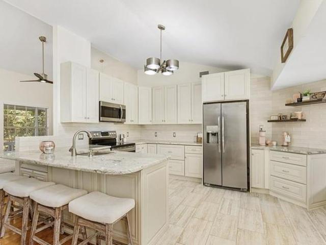 400 Castle Dr, Naples, FL 34119