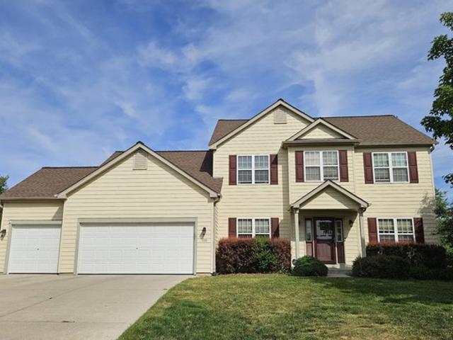 400 Cedar Bluffs Ct, Slinger, WI 53086